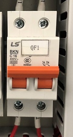 Control Circuit Breaker 2P 16A (DQ.ZF.BA0016) – Manncorp Inc.